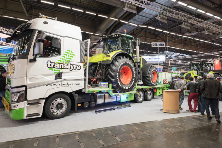 photo sima 2017 transport Klaas axion 820 - Translyre